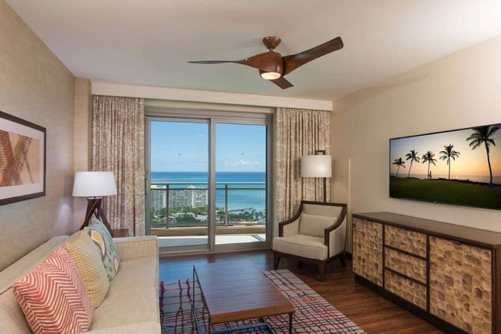 Oahu | Coastal View Retreat | Resort Pool & Beach - Honolulu