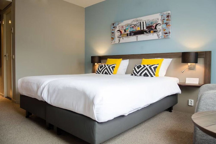 Central Weert Comfort With On-site Dining, Free Parking & Easy Train Access - Weert