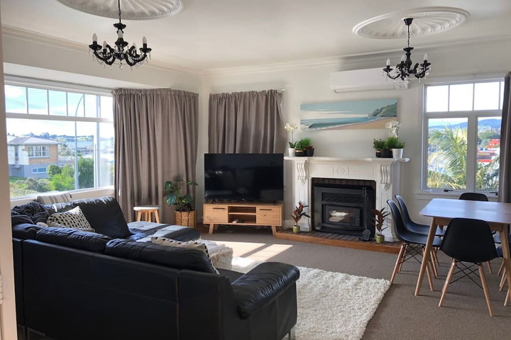 - Central & Stylish 3 Bedroom Tauranga Home - - Tauranga