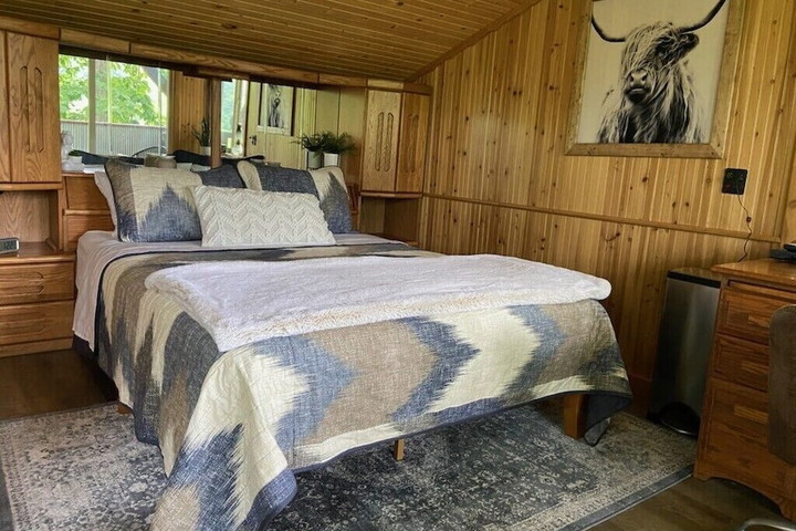 The Treehouse: Unique "Off The Grid" Cabin On The Lost River With Stunning Views - French Lick, IN