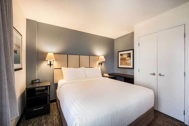 4 Family-friendly Units! Full Kitchen, Short Drive To Albuquerque Aquarium - Albuquerque, NM