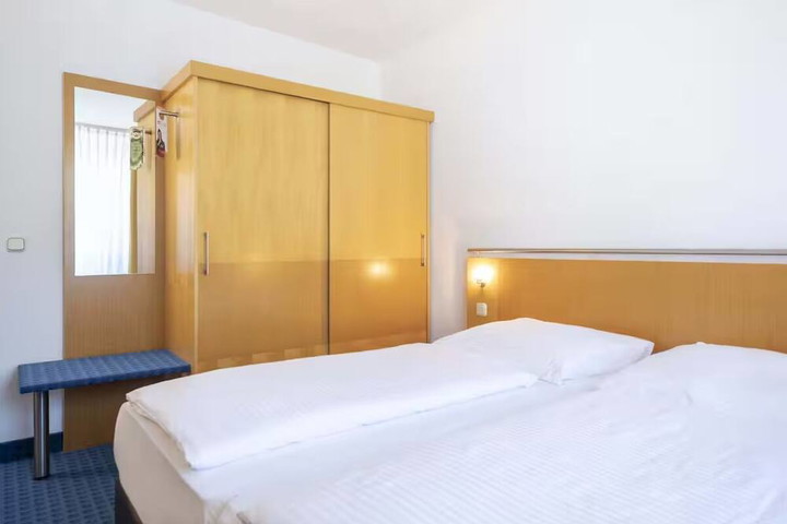 Experience The Charm Of Suhl From A Well Appointed Room In A Prime Location - Suhl