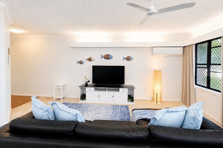 **Between Two Blues  Beachfront Bliss In Yeppoon** - Yeppoon