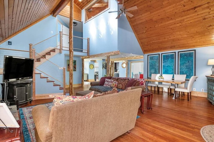 Luxury King Suites, Lakefront W/ Dock, Hottub, Watercraft - Harpers Ferry, WV