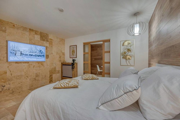 Suite Romantique Luxueuse Avec Jacuzzy, Wi-fi Et Climatisation - Grenoble