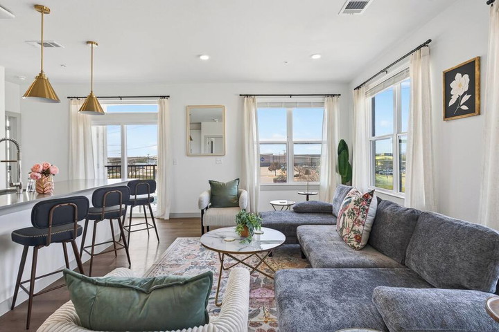 Signature Sunlit 2br 2ba | Open Concept - San Marcos, TX