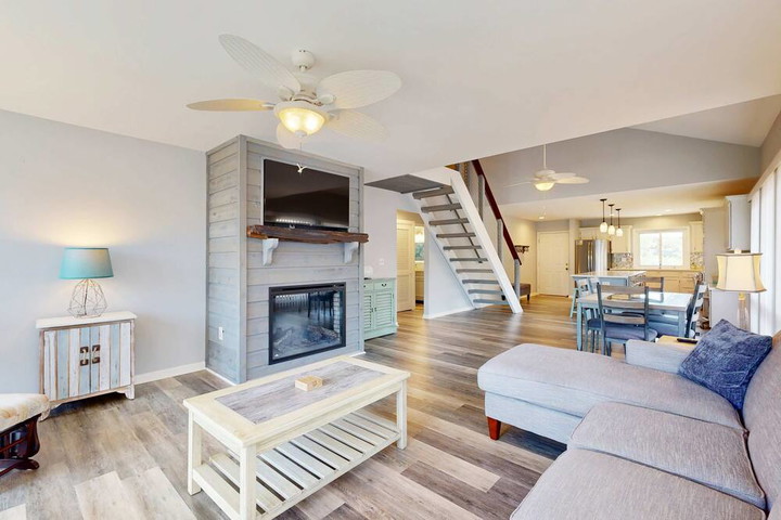 Coastal Retreat With Fireplace, Ac, Grill, Lagoon Views And Close To Beach - Edisto Beach, SC