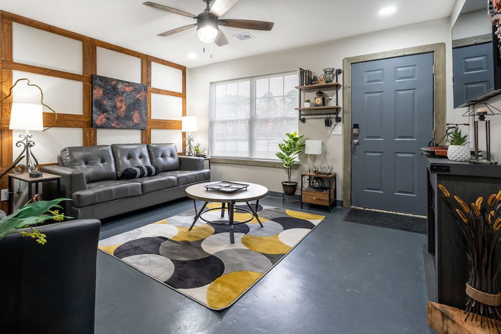 Take A Trip To The Industrial Age In This Centrally-located Townhome. - Springdale, AR