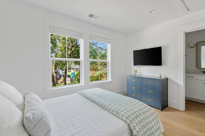 Old Village Guest House - 5 Mins To The Beach! - Folly Beach, SC