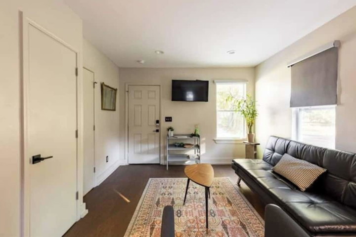 Boho Groove - Urban Studio With Relaxing Backyard - Memphis, TN