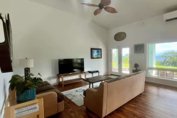 Charming Oceanfront 2-bedroom House In Papaikou With Wifi And Ac - Hilo, HI
