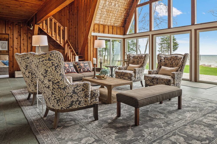 On The Rocks.  Lake Michigan Beachfront Home. - Port Washington, WI