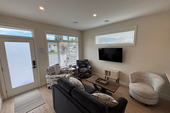 Heales Lakeshore Retreat - Penticton
