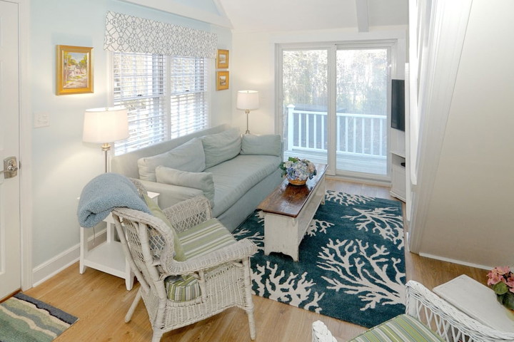 In-town  Walk To Beaches  Charming Cottage  Private Patio & Easy Parking - Nantucket, MA