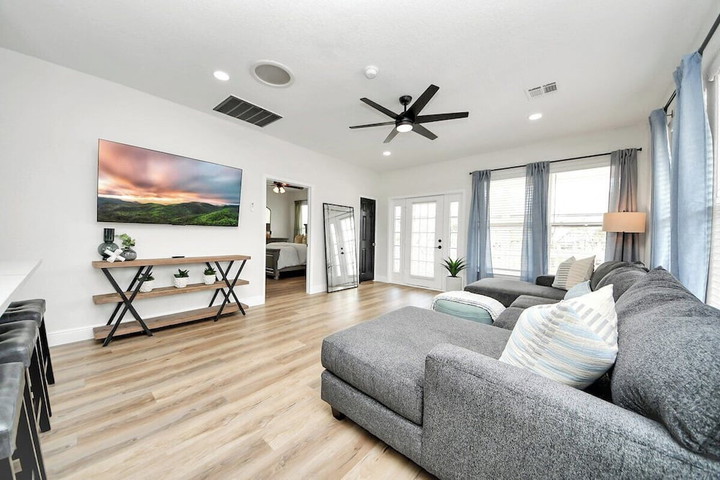 Boardwalk Bungalow: Family Fun For All - Sleeps 10 - Walk To The Boardwalk - Kemah, TX
