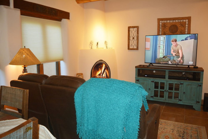 Adobe De Feliz Is A Charming 2 Br Condo Just A Short Walk To Taos Plaza - New Mexico
