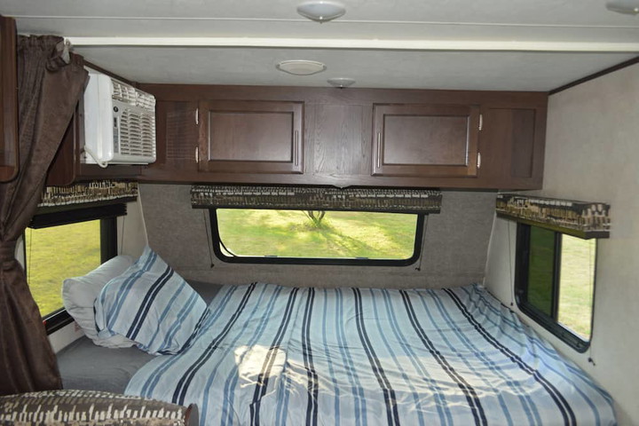 The Lux Camper - Getaway To So. Illinois - 伊利諾伊州