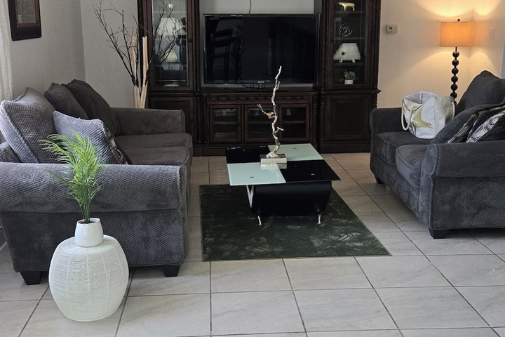 Serene 5-bedroom Bungalow Located In A Stragetic Area In Vibrant Houston - Sugar Land, TX