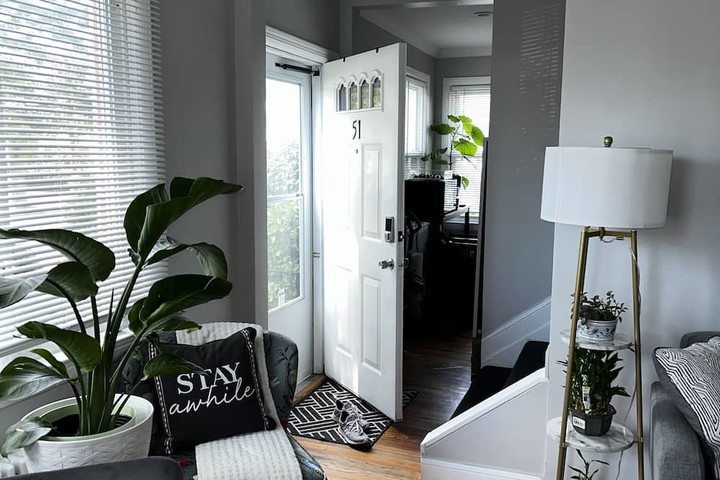 Entire  2 Bedroom Duplex Home Walk To Hofstra University And Nassau Coliseum - Port Washington, NY