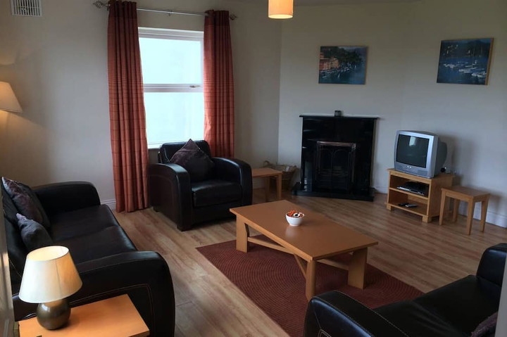 Doolin Village L07 - A Two Story That Sleeps 6 Guests In 3 Bedrooms - Doolin