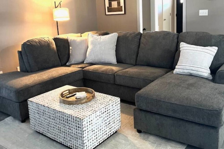 Spacious 5br In Op | Ev Charger - Belton, MO