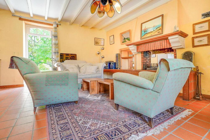 Stunning Home In Nieul Le Dolent - Vendée