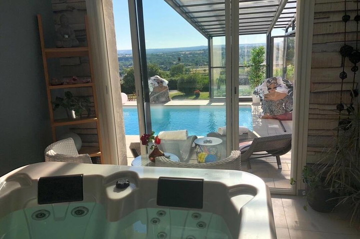 Logement Avec Piscine Couverte Chauffée Et Spa Privatifs, Vue Panoramique - Allier