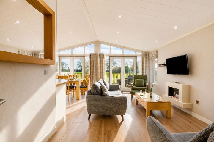 Primrose 3 Bed - Orchid - Sleeps 6 Guests In 3 Bedrooms - Suffolk