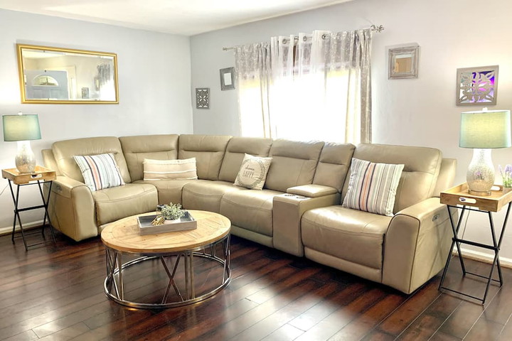 Beach Family Time Enjoy The Backyard Pool And Sunroom - Norfolk, VA
