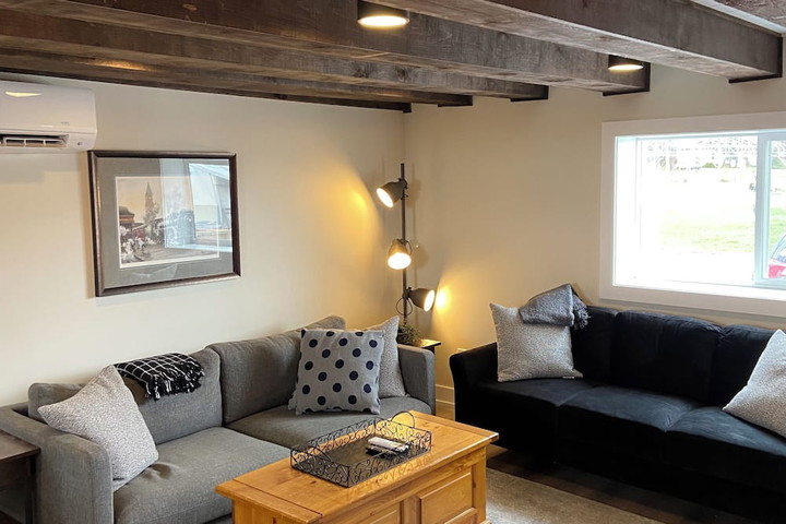 Heart Of The Wine Region. Farm House 3 Bedroom  3 Bathroom, . Spacious. - Beamsville