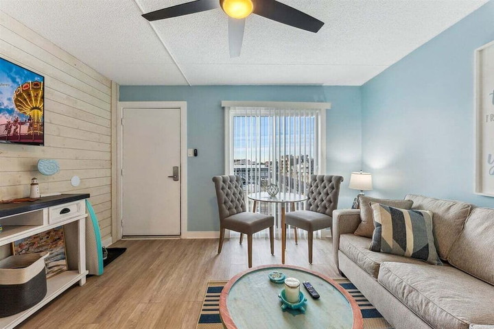 Gorgeous 1 Bedroom Condo W/ Heated Pools & Parking - New Jersey