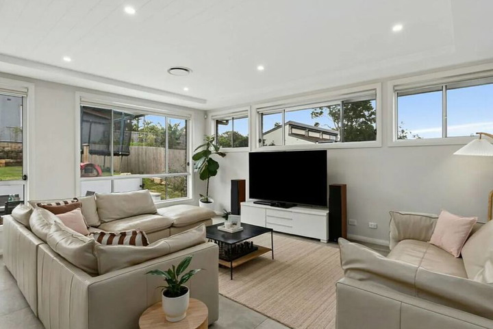 Manly 3km I Modern 5br Retreat | Pool | Sleeps 13 - Narrabeen