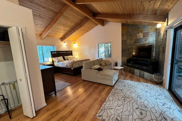Surrounded By Redwoods With Ocean View & Beach Access - Gualala, CA