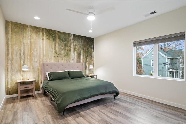 New Boutique Hotel Suite On Haynie's Corner: King Bed, Parking, Security & More! - Evansville, IN