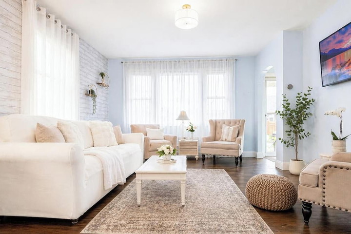 Relax In Style~spacious 2br W/porch + Firepit~ Sleeps 7 ~ Free Wifi And Parking - White Plains, NY