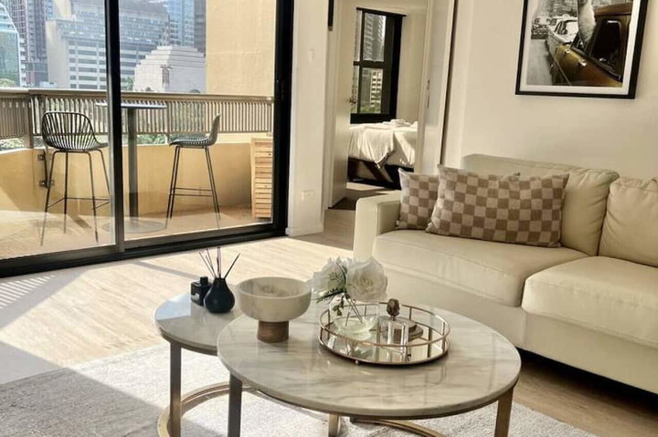 Elegant Hyde Park View Retreat With Rooftop Spa Sauna Pool And Gym - Surry Hills