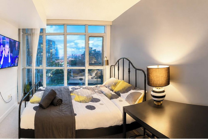 Sunset Views 1+1 2br Condo With P Near Cn Tower - Toronto