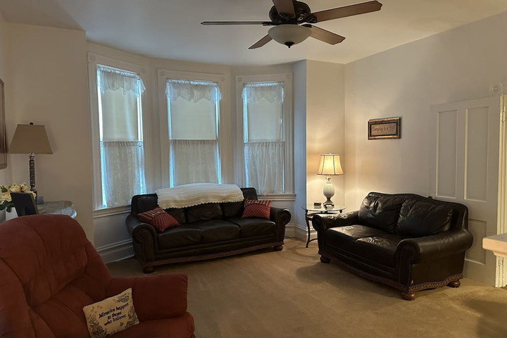 Charming 4-bedroom Family Friendly House In Monongahela. Make Yourself At Home! - California, PA