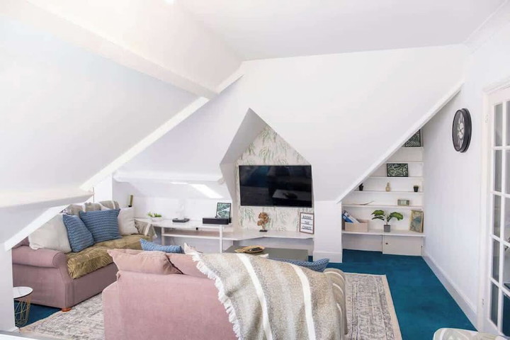 Boho Flat, Sleeps 8, Near Beach Ideal For Groups - Ringwood
