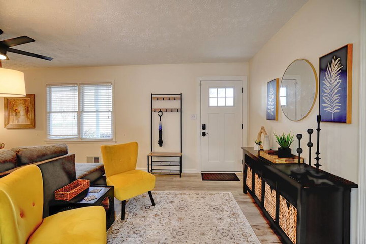 Walk To Downtown Kennesaw-updated 3-bedroom House,well Equipped Kitchen, Sleeps8 - Kennesaw, GA