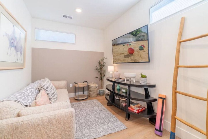 Reno Oasis: Stylish 1-bedroom Escape - Reno, NV