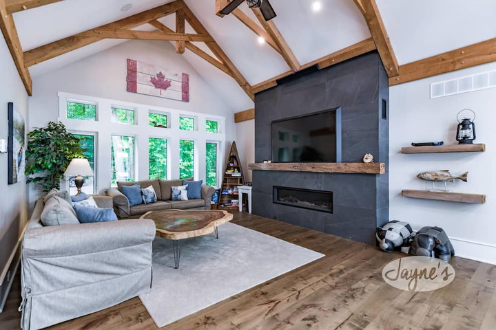 Gorgeous 8 Bed, 5 Bath Cottage On 3 Mile Lake! Spacious Deck! Privacy! Views! - Huntsville
