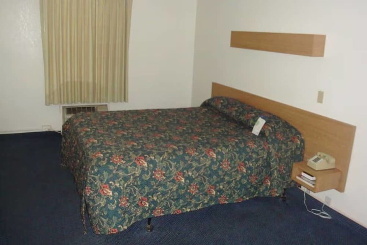 Relaxing Retreat Near London Bridge  2 Miles Away | Free Parking, Pet-friendly - Lake Havasu City, AZ