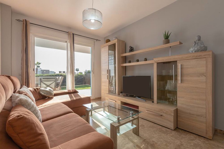 Casa Carmen - Wonderful Apartment With Shared Pool And Free Wifi. - Estepona