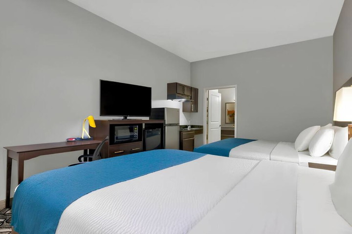 Inviting Spot Near Longhorn Museum Just 1.2 Miles Away | Free Parking - Pleasanton, TX