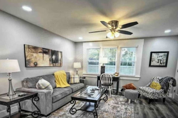 Central Retreat B, New Cozy Family & Pet Friendly - Lebanon, TN