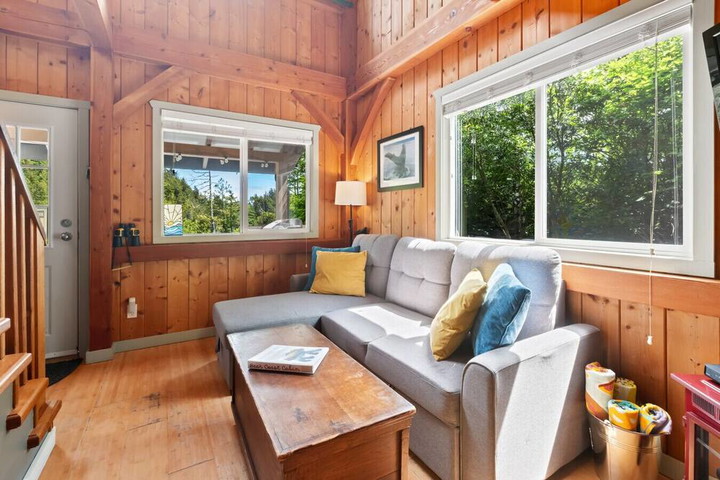 Bear Coast | Cabin W/ Hot Tub, Patio, & Waterview - Vancouver Island