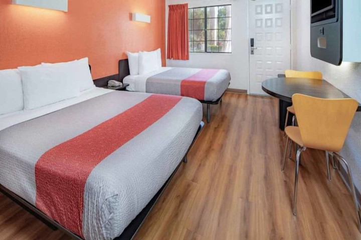 2 Queen Beds | Mini Fridge - Camarillo, CA