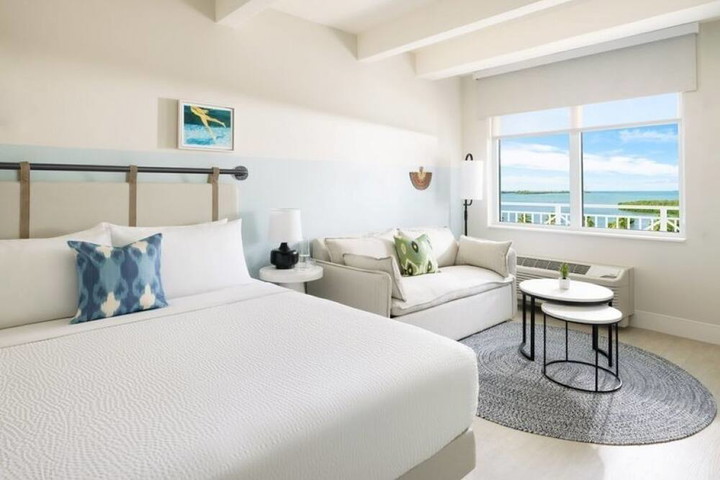 Key West Resort Room | Fun Dining, Pools, Music Nights & Free Shuttle To Town - Key West, FL
