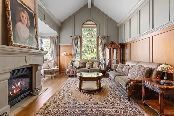 Grand English Style Home On Chilliwack Mountain - Chilliwack